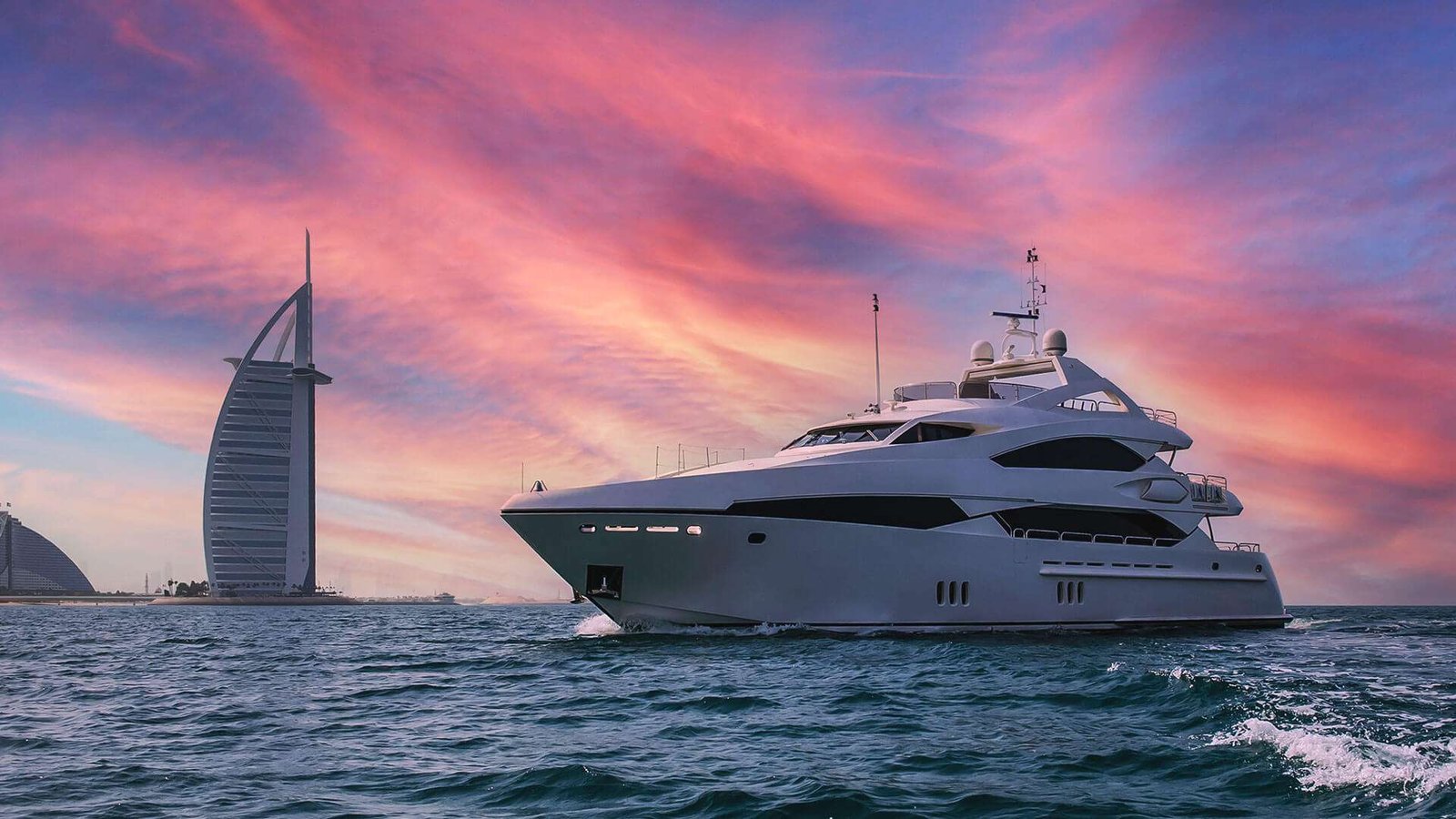YACHT CHARTER DUBAI | MARCUS YACHTING