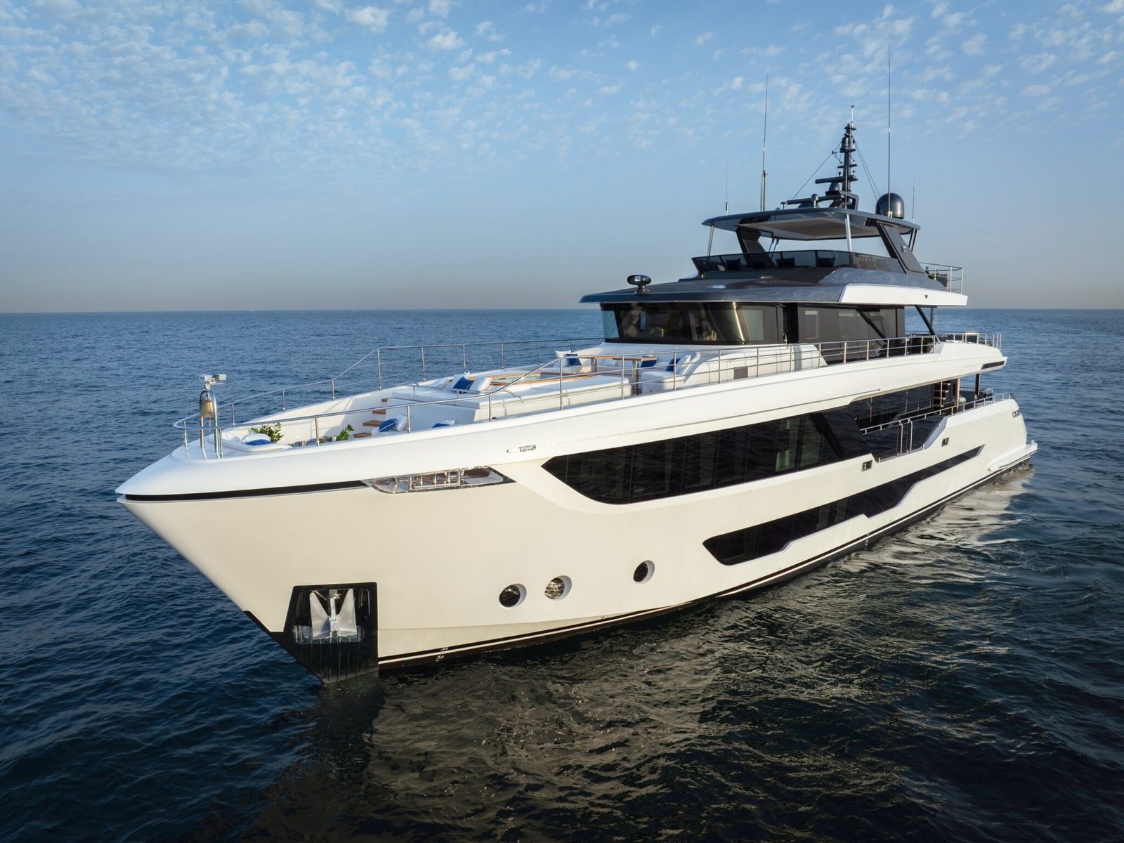 PHOTOS OF MAJESTY 112 TERRACE YACHT FOR SALE | MY