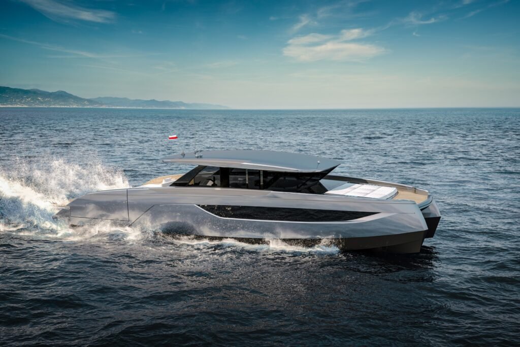 Изживейте Sunreef Ultima 44 – зашеметяващ екологичен хибрид